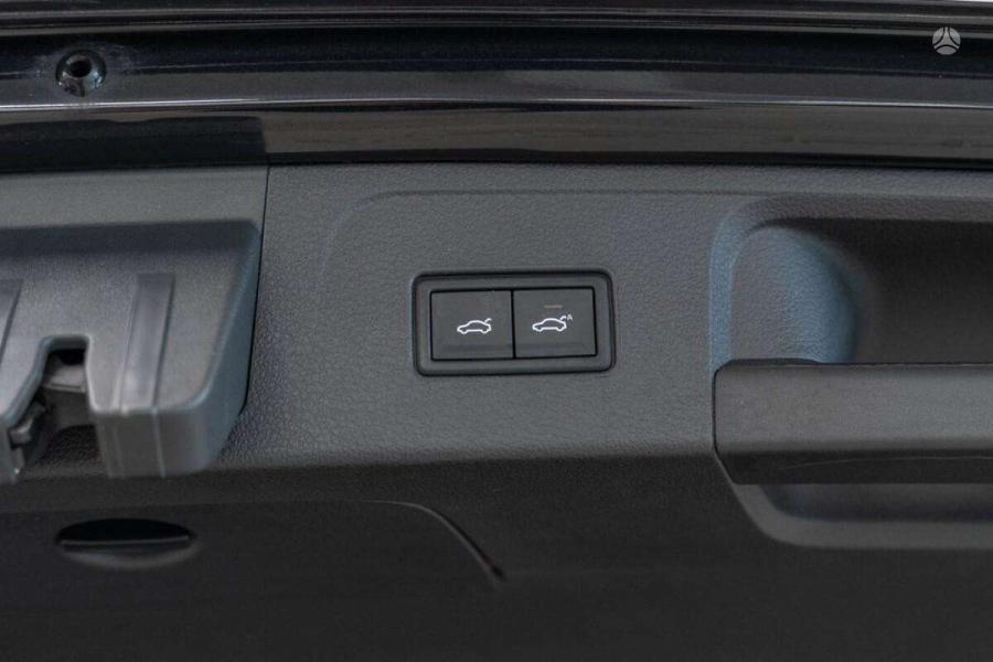 Black Volkswagen Passat 2022 in Vilnius, with an engine capacity of 2.00 L and mileage of 140 thousand km for 23900 €, photo 25 on AUTOMOTO.COM.LV