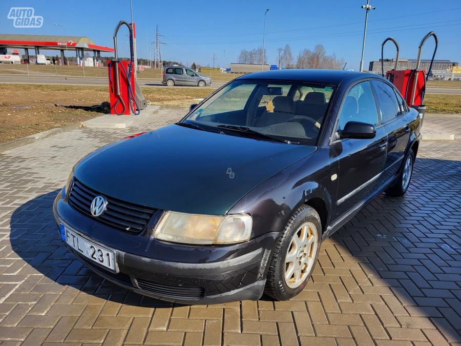 Melns Volkswagen Passat 1997 Mažeikiai, ar dzinēja tilpumu 1.90 L un nobraukumu 480 tūkst. km par 850 €, foto 1 vietnē AUTOMOTO.COM.LV