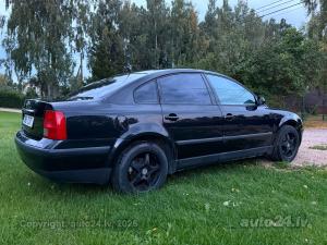 Melns Volkswagen Passat 1999 Tartu, ar dzinēja tilpumu 1.60 L un nobraukumu 0 tūkst. km par 1350 €, foto 4 vietnē AUTOMOTO.COM.LV
