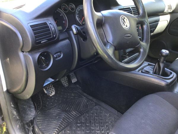 Black Volkswagen Passat 2001 in Johvi, with an engine capacity of 0.00 L and mileage of 207 thousand km for 1500 €, photo 4 on AUTOMOTO.COM.LV