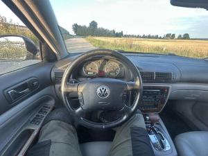 Melns Volkswagen Passat 2001 Kauņa, ar dzinēja tilpumu 2.77 L un nobraukumu 95 tūkst. km par 2500 €, foto 24 vietnē AUTOMOTO.COM.LV