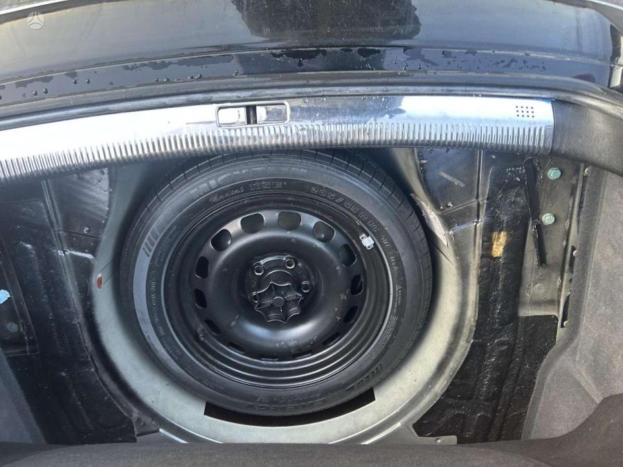 Melns Volkswagen Passat 2001 Kauņa, ar dzinēja tilpumu 2.77 L un nobraukumu 95 tūkst. km par 2500 €, foto 31 vietnē AUTOMOTO.COM.LV