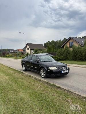 Black Volkswagen Passat 2003 in Vilnius, with an engine capacity of 2.50 L and mileage of 330 thousand km for 1200 €, photo  on AUTOMOTO.COM.LV