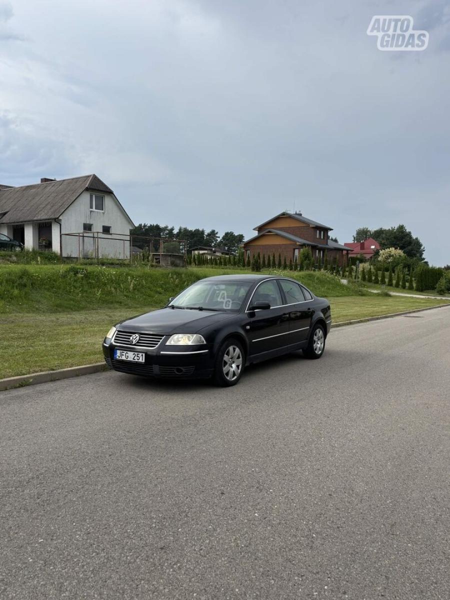 Black Volkswagen Passat 2003 in Vilnius, with an engine capacity of 2.50 L and mileage of 330 thousand km for 1200 €, photo 4 on AUTOMOTO.COM.LV