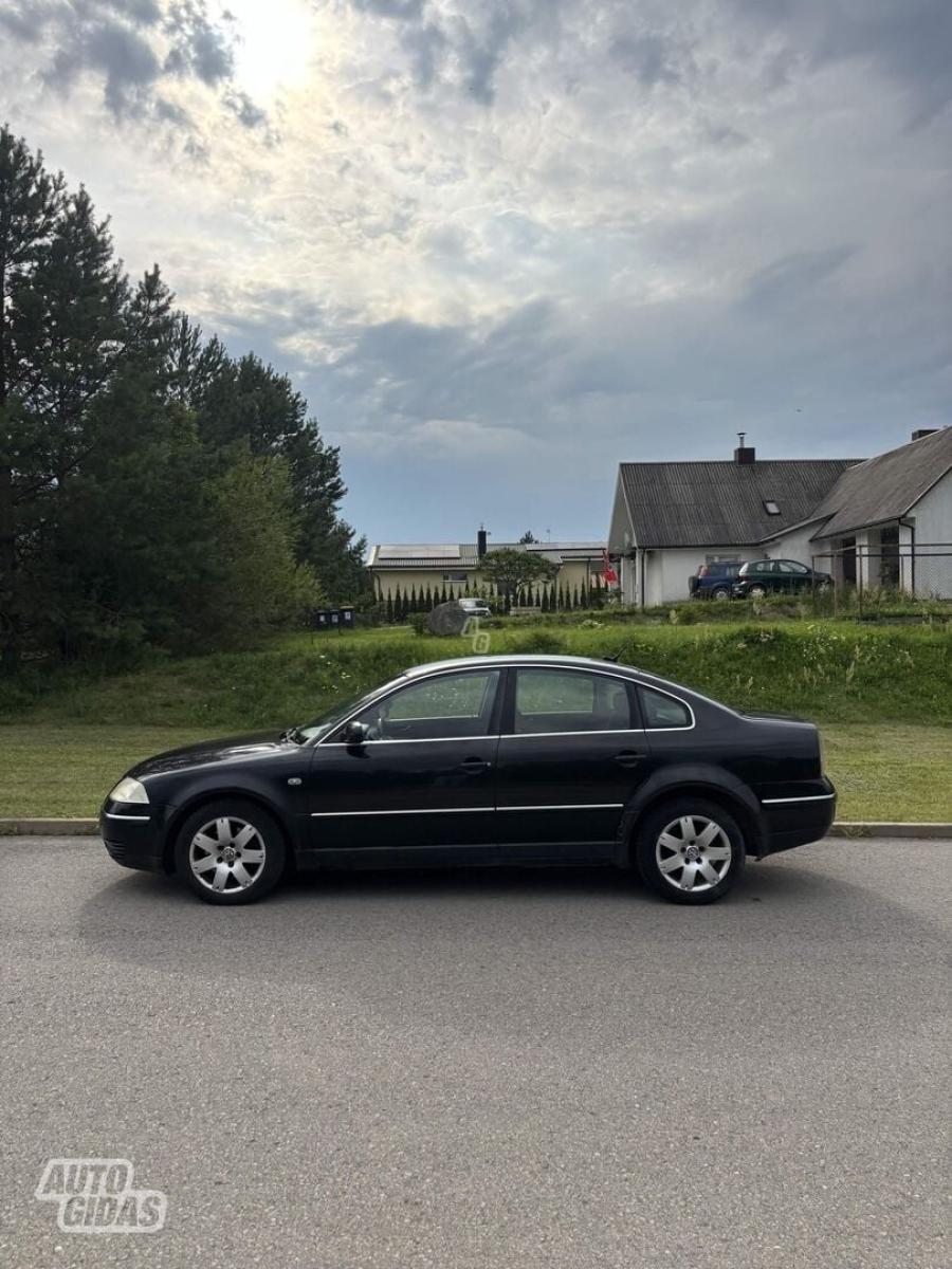 Black Volkswagen Passat 2003 in Vilnius, with an engine capacity of 2.50 L and mileage of 330 thousand km for 1200 €, photo 5 on AUTOMOTO.COM.LV