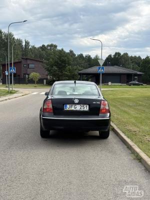 Black Volkswagen Passat 2003 in Vilnius, with an engine capacity of 2.50 L and mileage of 330 thousand km for 1200 €, photo 7 on AUTOMOTO.COM.LV