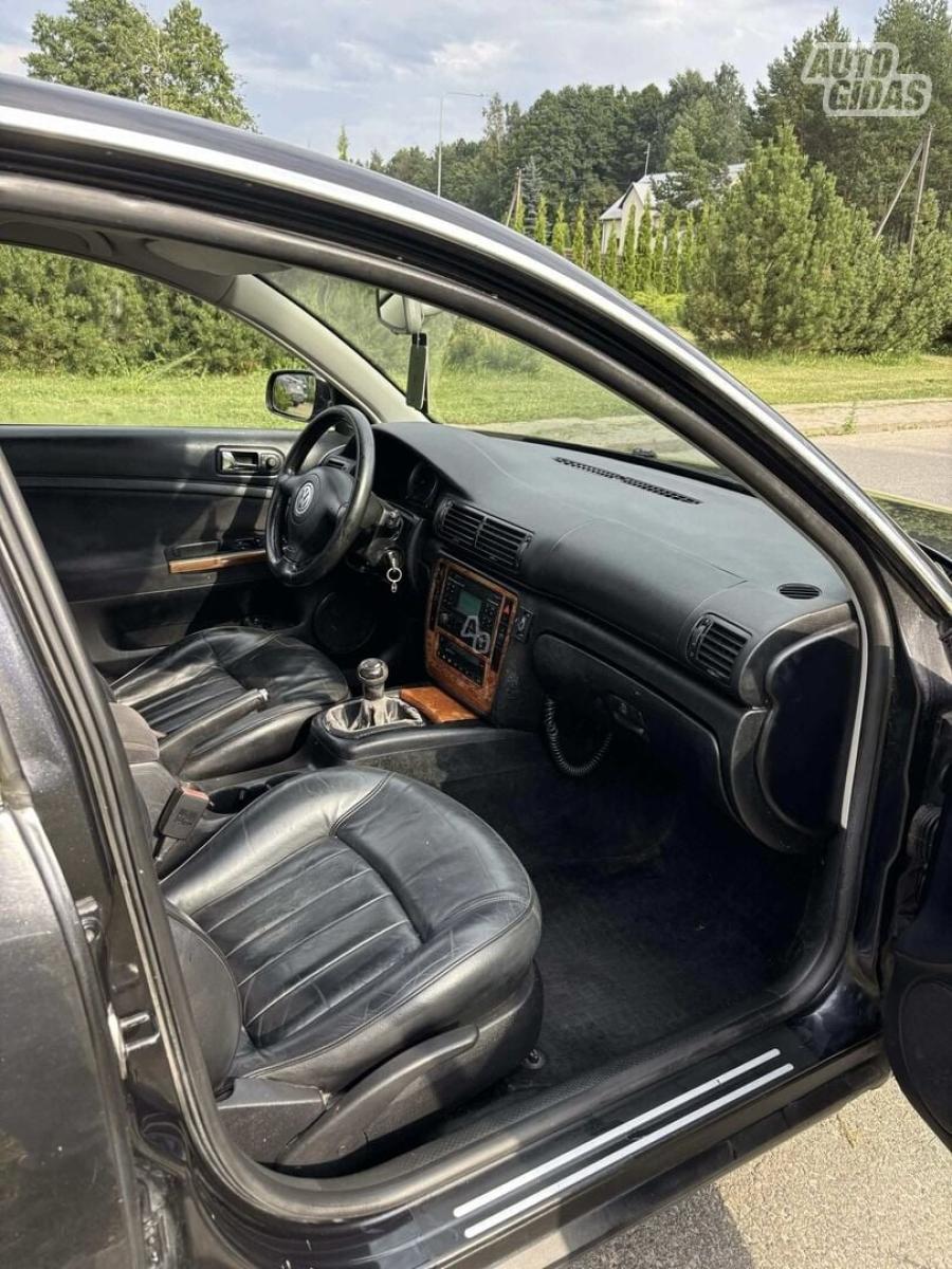 Black Volkswagen Passat 2003 in Vilnius, with an engine capacity of 2.50 L and mileage of 330 thousand km for 1200 €, photo 12 on AUTOMOTO.COM.LV