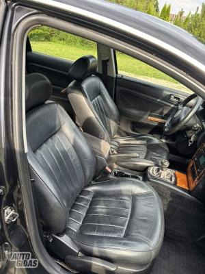 Black Volkswagen Passat 2003 in Vilnius, with an engine capacity of 2.50 L and mileage of 330 thousand km for 1200 €, photo 13 on AUTOMOTO.COM.LV
