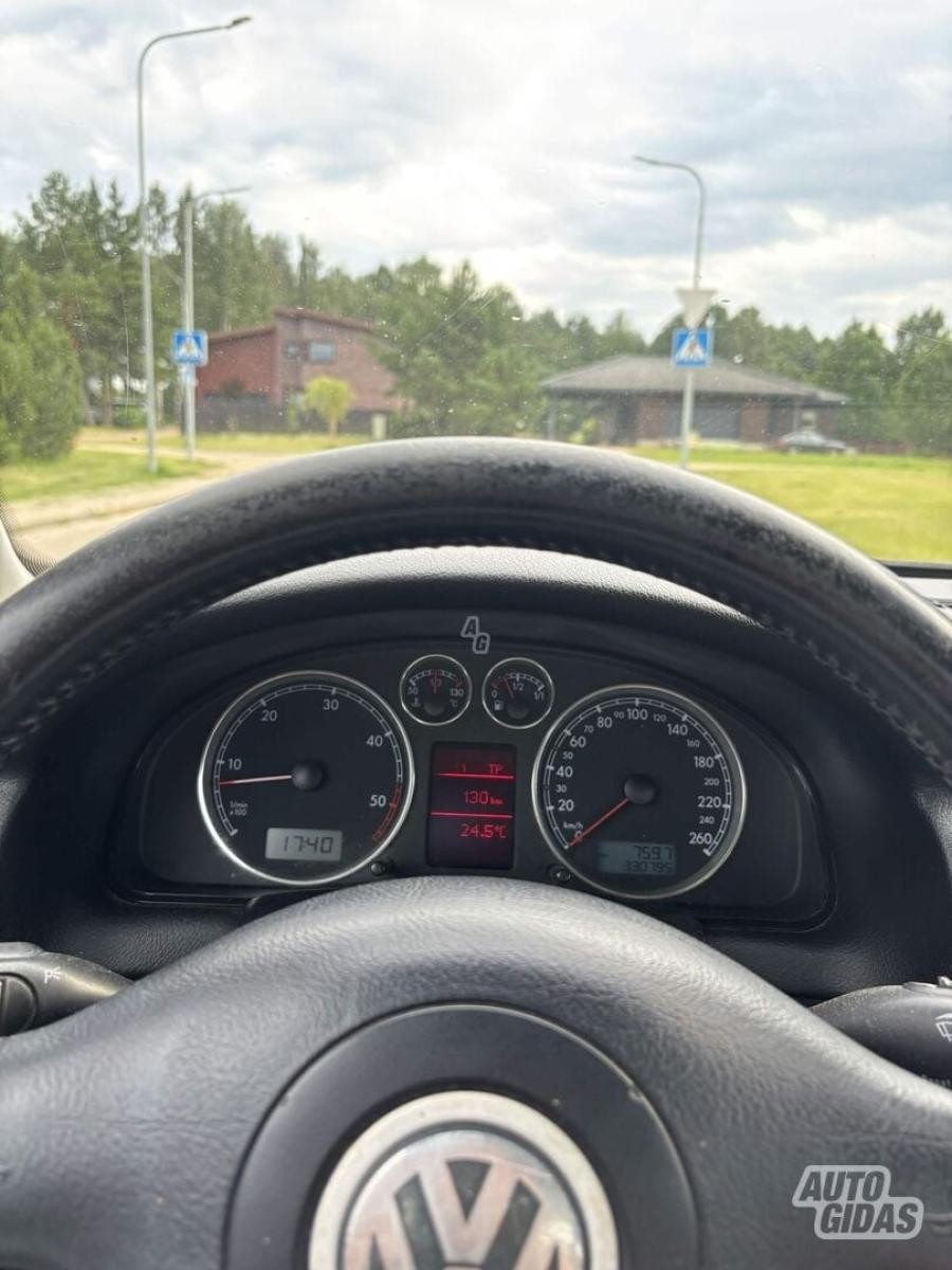 Black Volkswagen Passat 2003 in Vilnius, with an engine capacity of 2.50 L and mileage of 330 thousand km for 1200 €, photo 15 on AUTOMOTO.COM.LV