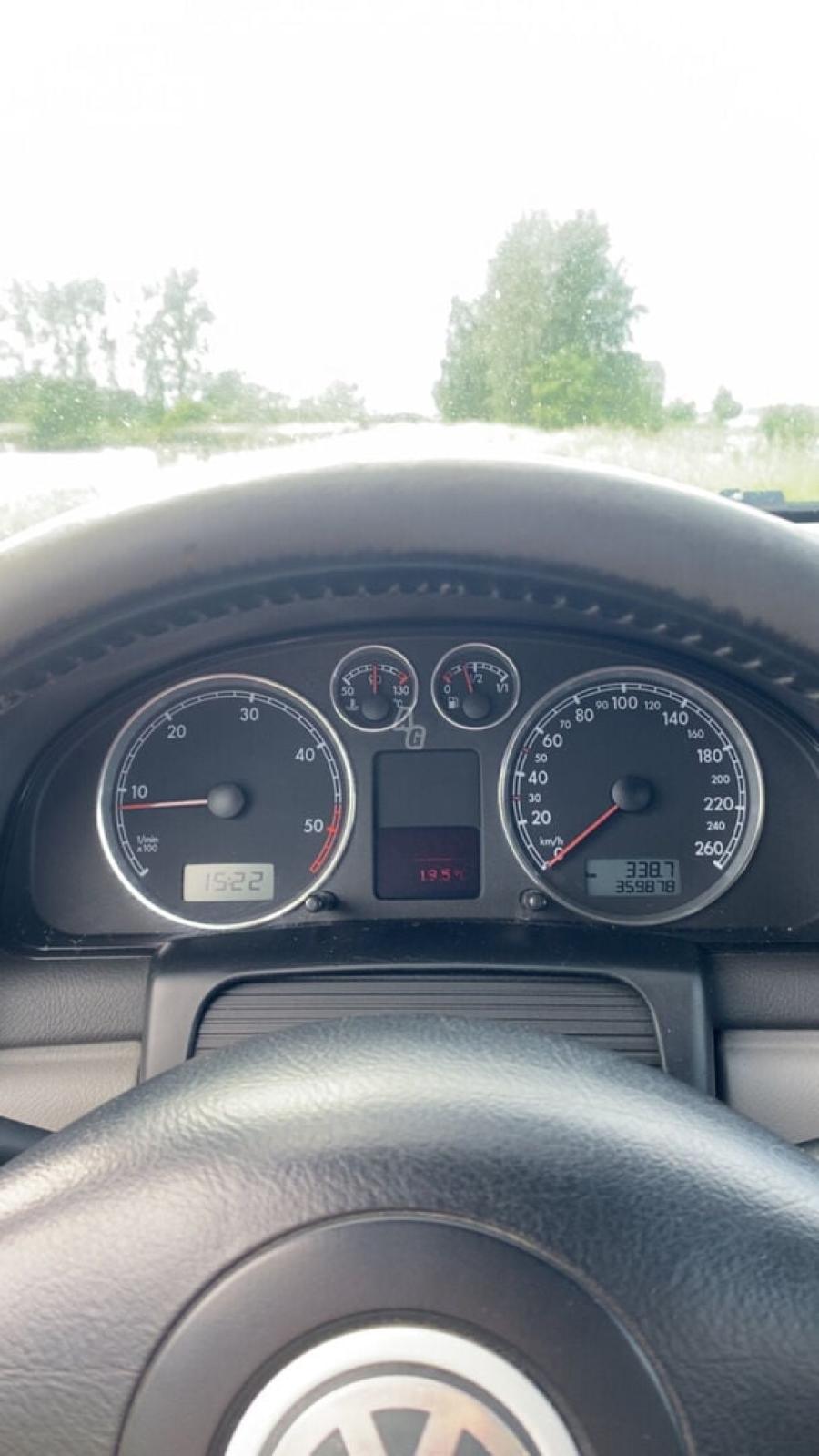 Black Volkswagen Passat 2004 in Joniskis, with an engine capacity of 1.90 L and mileage of 360 thousand km for 1100 €, photo 9 on AUTOMOTO.COM.LV