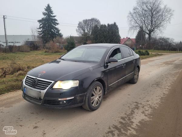 Black Volkswagen Passat 2005 in Vilnius, with an engine capacity of 2.00 L and mileage of 450 thousand km for 1350 €, photo 1 on AUTOMOTO.COM.LV