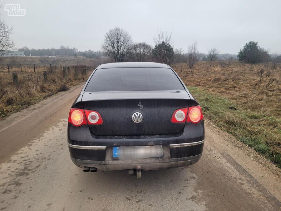 Black Volkswagen Passat 2005 in Vilnius, with an engine capacity of 2.00 L and mileage of 450 thousand km for 1350 €, photo 5 on AUTOMOTO.COM.LV