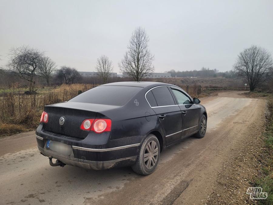 Black Volkswagen Passat 2005 in Vilnius, with an engine capacity of 2.00 L and mileage of 450 thousand km for 1350 €, photo 6 on AUTOMOTO.COM.LV