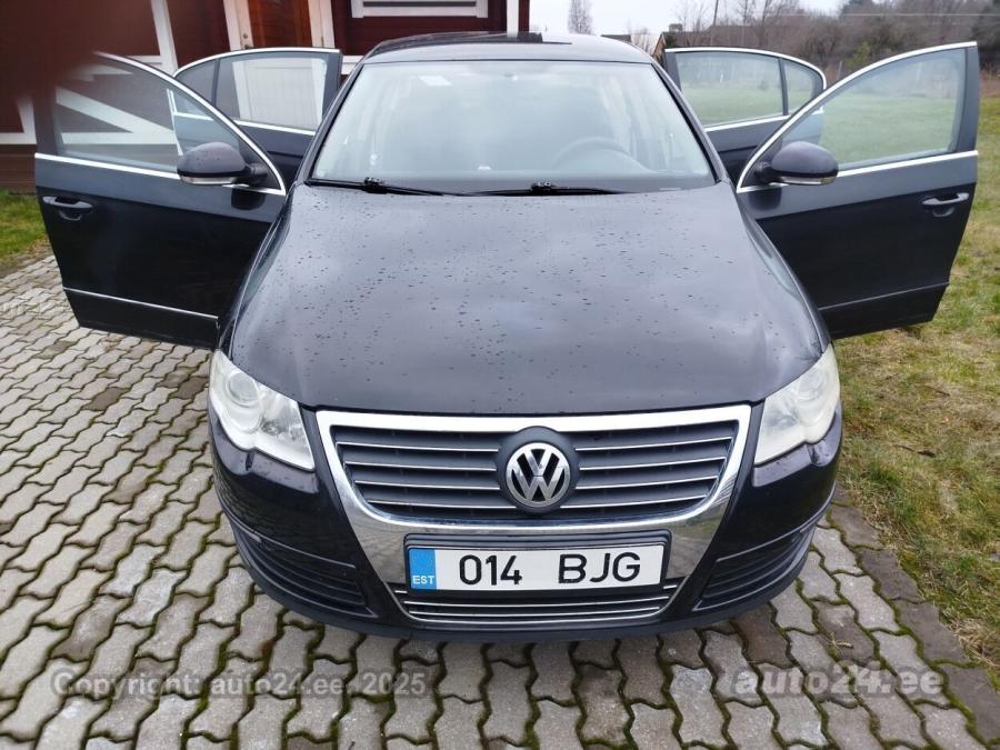 Black Volkswagen Passat 2005 in Kardla, with an engine capacity of 2.00 L and mileage of 301 thousand km for 1000 €, photo 1 on AUTOMOTO.COM.LV