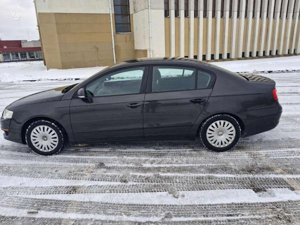 Black Volkswagen Passat 2005 in Kaunas, with an engine capacity of 1.90 L and mileage of 347 thousand km for 1500 €, photo 1 on AUTOMOTO.COM.LV