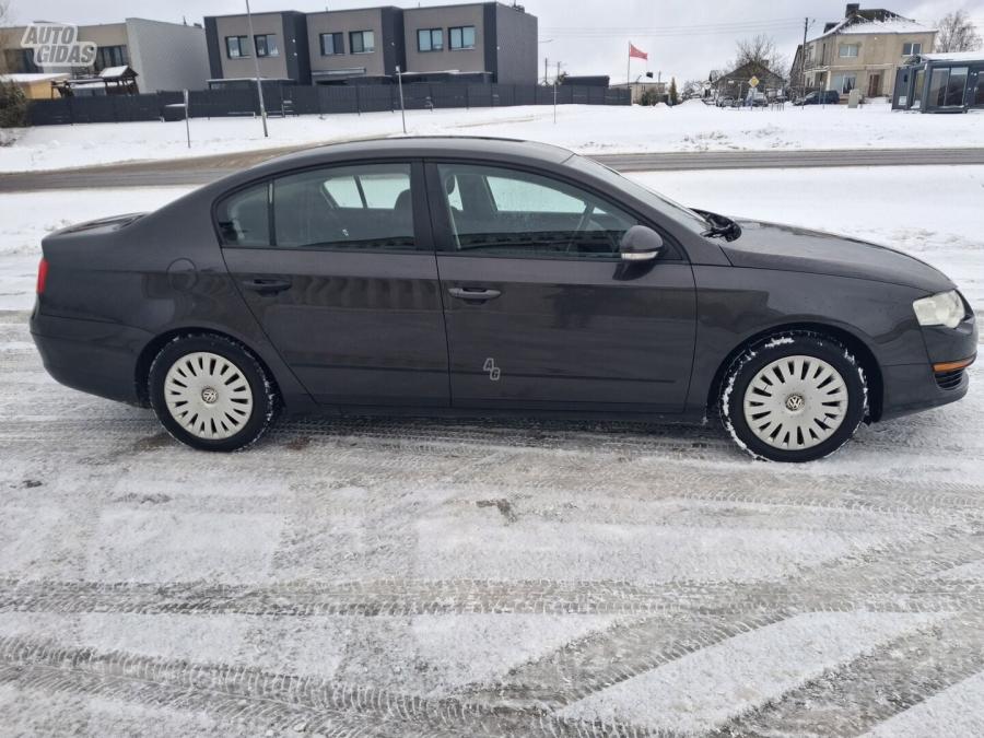 Black Volkswagen Passat 2005 in Kaunas, with an engine capacity of 1.90 L and mileage of 347 thousand km for 1500 €, photo 2 on AUTOMOTO.COM.LV