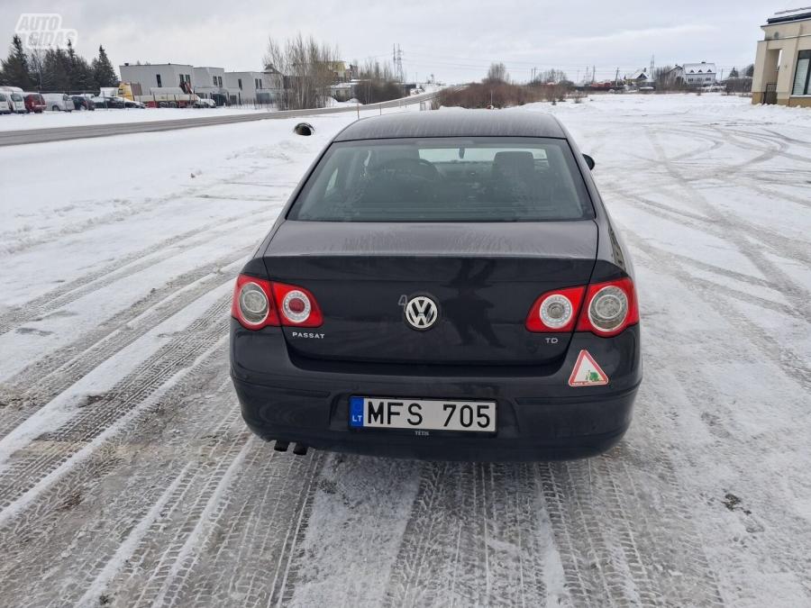 Black Volkswagen Passat 2005 in Kaunas, with an engine capacity of 1.90 L and mileage of 347 thousand km for 1500 €, photo 3 on AUTOMOTO.COM.LV