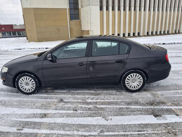 Black Volkswagen Passat 2005 in Kaunas, with an engine capacity of 1.90 L and mileage of 347 thousand km for 1500 €, photo 4 on AUTOMOTO.COM.LV