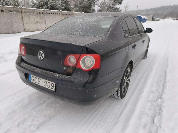 Melns Volkswagen Passat 2005 Jonava, ar dzinēja tilpumu 1.97 L un nobraukumu 345 tūkst. km par 1400 €, foto 3 vietnē AUTOMOTO.COM.LV