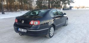 Black Volkswagen Passat 2005 in Jonava, with an engine capacity of 1.90 L and mileage of 306 thousand km for 3000 €, photo 7 on AUTOMOTO.COM.LV