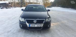 Black Volkswagen Passat 2005 in Jonava, with an engine capacity of 1.90 L and mileage of 306 thousand km for 3000 €, photo 2 on AUTOMOTO.COM.LV