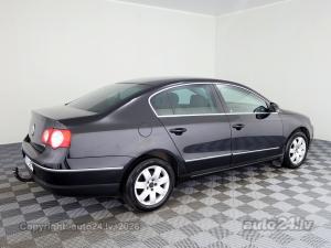 Black Volkswagen Passat 2005 in Tallinn, with an engine capacity of 2.00 L and mileage of 272 thousand km for 1499 €, photo 4 on AUTOMOTO.COM.LV