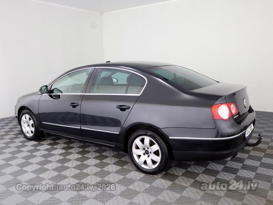 Black Volkswagen Passat 2005 in Tallinn, with an engine capacity of 2.00 L and mileage of 272 thousand km for 1499 €, photo 5 on AUTOMOTO.COM.LV