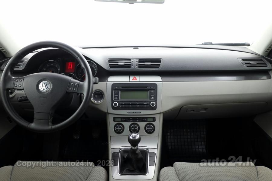 Black Volkswagen Passat 2005 in Tallinn, with an engine capacity of 2.00 L and mileage of 272 thousand km for 1499 €, photo 6 on AUTOMOTO.COM.LV