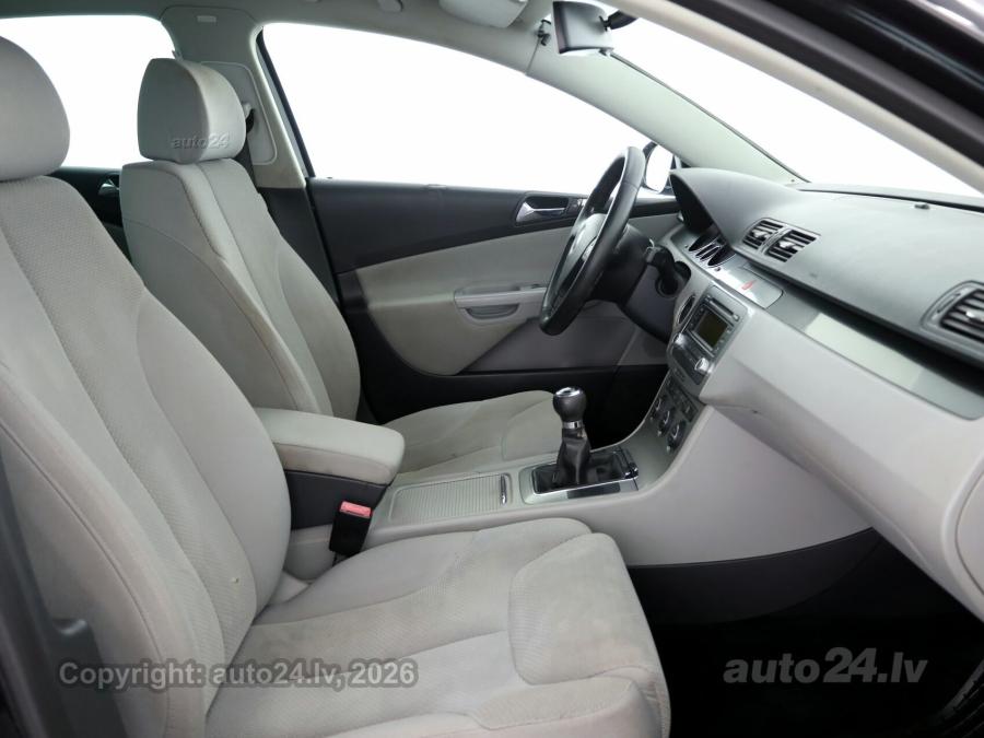 Black Volkswagen Passat 2005 in Tallinn, with an engine capacity of 2.00 L and mileage of 272 thousand km for 1499 €, photo 7 on AUTOMOTO.COM.LV