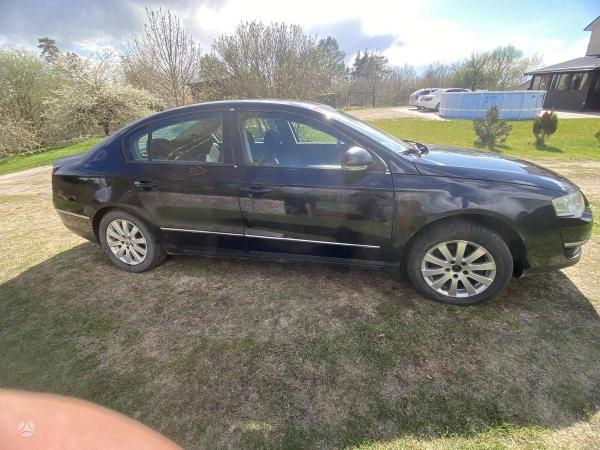 Melns Volkswagen Passat 2005 Viļņa, ar dzinēja tilpumu 1.90 L un nobraukumu 300 tūkst. km par 700 €, foto 3 vietnē AUTOMOTO.COM.LV