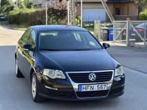 Melns Volkswagen Passat 2005 Klaipėda, ar dzinēja tilpumu 1.97 L un nobraukumu 251 tūkst. km par 1400 €, foto  vietnē AUTOMOTO.COM.LV