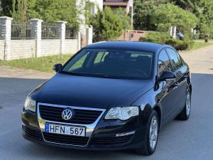 Melns Volkswagen Passat 2005 Klaipėda, ar dzinēja tilpumu 1.97 L un nobraukumu 251 tūkst. km par 1400 €, foto 3 vietnē AUTOMOTO.COM.LV