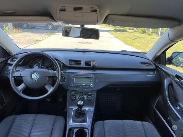 Black Volkswagen Passat 2005 in Klaipeda, with an engine capacity of 1.97 L and mileage of 251 thousand km for 1400 €, photo 7 on AUTOMOTO.COM.LV