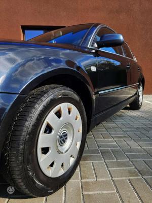 Black Volkswagen Passat 2005 in Kaisiadorys, with an engine capacity of 1.90 L and mileage of 371 thousand km for 1750 €, photo 24 on AUTOMOTO.COM.LV
