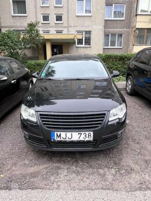 Black Volkswagen Passat 2005 in Kaunas, with an engine capacity of 2.00 L and mileage of 290 thousand km for 699 €, photo  on AUTOMOTO.COM.LV