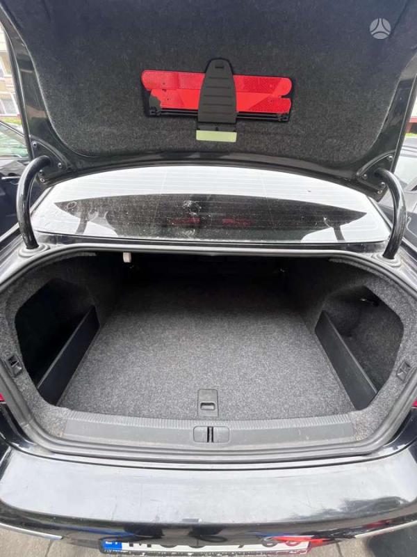 Black Volkswagen Passat 2005 in Kaunas, with an engine capacity of 2.00 L and mileage of 290 thousand km for 699 €, photo 8 on AUTOMOTO.COM.LV
