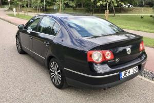 Melns Volkswagen Passat 2005 Viļņa, ar dzinēja tilpumu 1.97 L un nobraukumu 430 tūkst. km par 1250 €, foto 4 vietnē AUTOMOTO.COM.LV