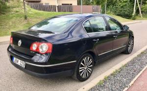 Melns Volkswagen Passat 2005 Viļņa, ar dzinēja tilpumu 1.97 L un nobraukumu 430 tūkst. km par 1250 €, foto 5 vietnē AUTOMOTO.COM.LV