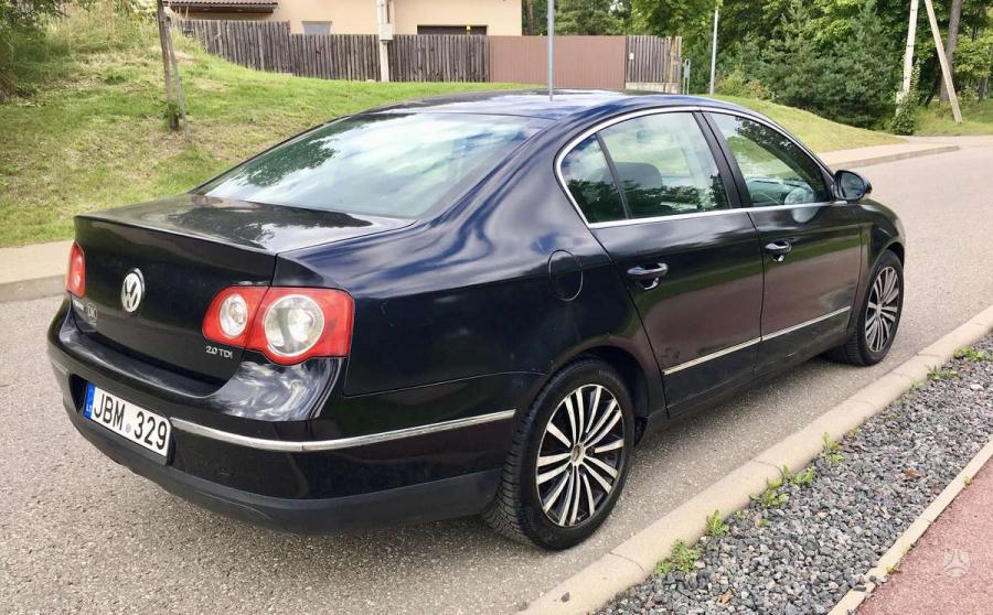 Melns Volkswagen Passat 2005 Viļņa, ar dzinēja tilpumu 1.97 L un nobraukumu 430 tūkst. km par 1250 €, foto 5 vietnē AUTOMOTO.COM.LV