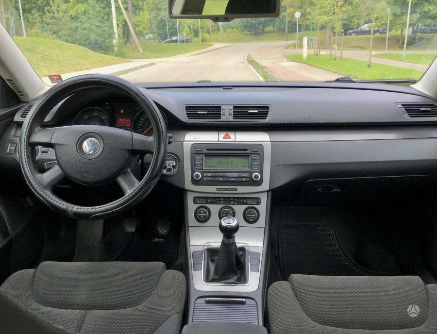 Melns Volkswagen Passat 2005 Viļņa, ar dzinēja tilpumu 1.97 L un nobraukumu 430 tūkst. km par 1250 €, foto 10 vietnē AUTOMOTO.COM.LV
