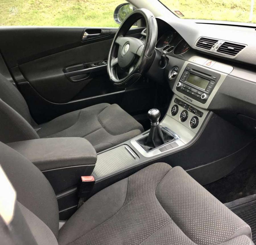 Melns Volkswagen Passat 2005 Viļņa, ar dzinēja tilpumu 1.97 L un nobraukumu 430 tūkst. km par 1250 €, foto 11 vietnē AUTOMOTO.COM.LV