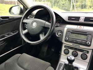 Melns Volkswagen Passat 2005 Viļņa, ar dzinēja tilpumu 1.97 L un nobraukumu 430 tūkst. km par 1250 €, foto 12 vietnē AUTOMOTO.COM.LV