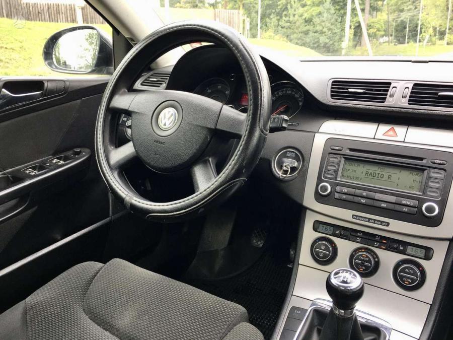 Melns Volkswagen Passat 2005 Viļņa, ar dzinēja tilpumu 1.97 L un nobraukumu 430 tūkst. km par 1250 €, foto 12 vietnē AUTOMOTO.COM.LV