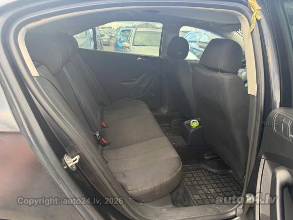 Volkswagen Passat 2005 Tallina vietnē Melns Volkswagen Passat 2005 Tallina, ar dzinēja tilpumu 2.00 L un nobraukumu 442 tūkst. km par 899 €, foto 8 vietnē AUTOMOTO.COM.LV