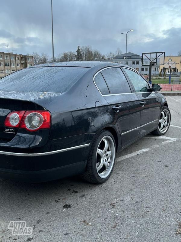 Black Volkswagen Passat 2006 in Plunge, with an engine capacity of 2.00 L and mileage of 415 thousand km for 1750 €, photo 6 on AUTOMOTO.COM.LV