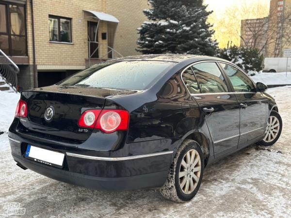 Black Volkswagen Passat 2006 in Kaunas, with an engine capacity of 2.00 L and mileage of 390 thousand km for 1850 €, photo 3 on AUTOMOTO.COM.LV