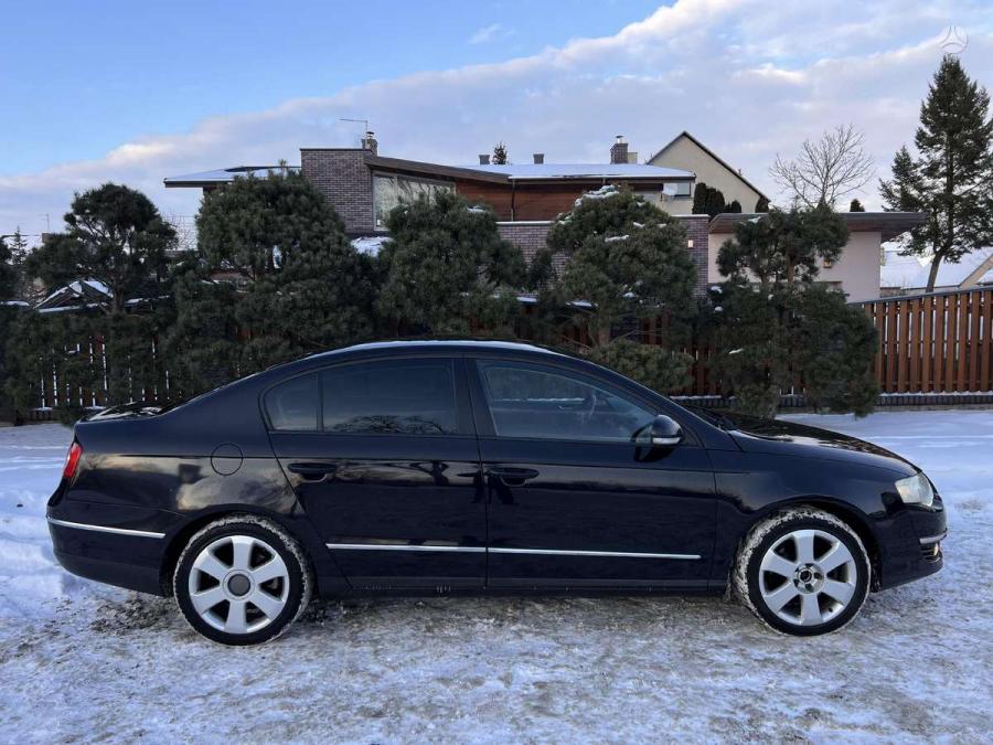 Black Volkswagen Passat 2006 in Alytus, with an engine capacity of 1.97 L and mileage of 279 thousand km for 2450 €, photo 4 on AUTOMOTO.COM.LV