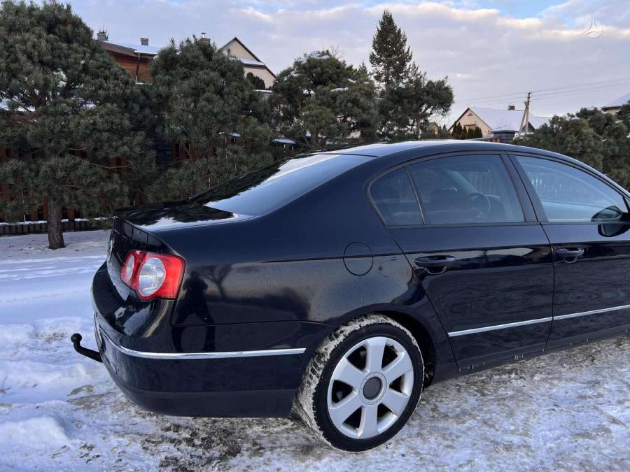 Black Volkswagen Passat 2006 in Alytus, with an engine capacity of 1.97 L and mileage of 279 thousand km for 2450 €, photo 7 on AUTOMOTO.COM.LV