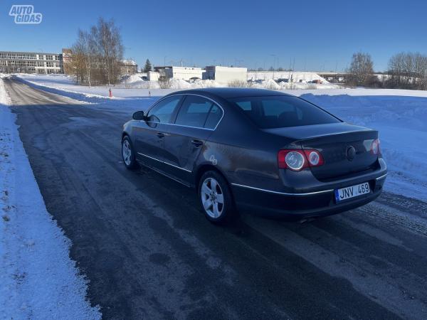 Melns Volkswagen Passat 2006 Telšiai, ar dzinēja tilpumu 2.00 L un nobraukumu 340 tūkst. km par 1150 €, foto 4 vietnē AUTOMOTO.COM.LV