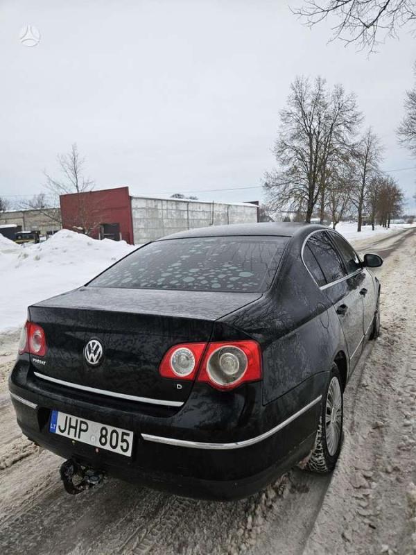 Black Volkswagen Passat 2006 in Telschi, with an engine capacity of 1.90 L and mileage of 349 thousand km for 1500 €, photo 5 on AUTOMOTO.COM.LV